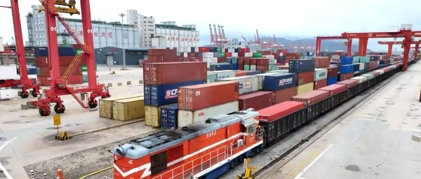 江苏一带一路网 节点城市 江苏连云港: 一带一路”上的巨型 物流中转站” 助力中亚国家 拥抱”大海